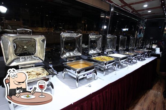 Al Faris Floating Restaurant - Managed By Amazon Tours UAE, Emiratos ...