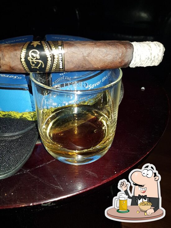 Hicksville Humidor in Hicksville - Restaurant reviews