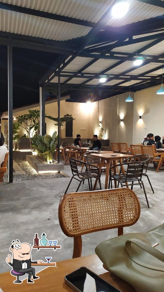 Lucky Monkey Coffee & Bistro, Cirebon - Restaurant menu, prices and reviews