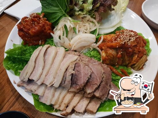 Sigol Bossam & Gamja Ongshimi Sangam restaurant, Seoul, 400 World Cup ...