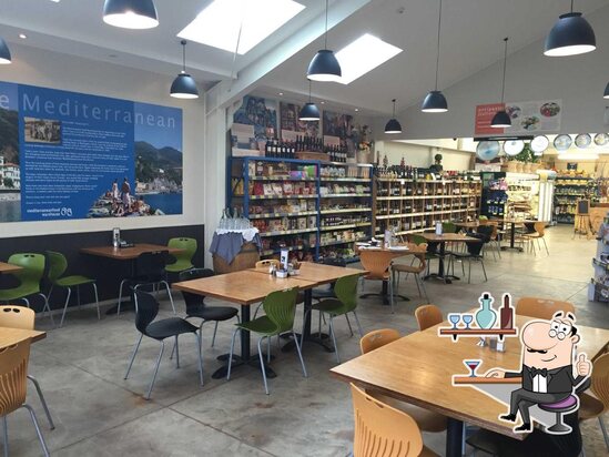 Pizzería Mediterranean Food Warehouse, Lower Hutt, 337 High Street ...
