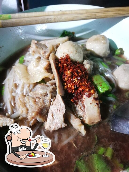 ลูกชิ้นเนื้อวัวแชมป์ในตำนาน restaurant, Tha Ruea