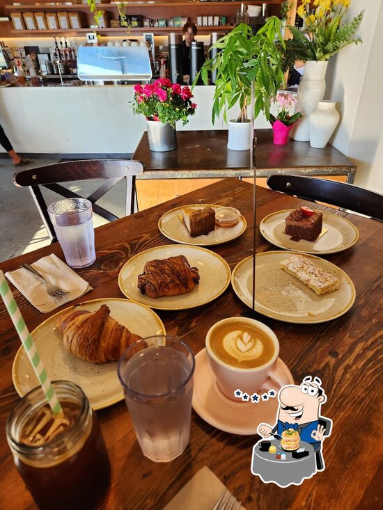 Crema Cafe Bar in West Vancouver - Restaurant menu and reviews
