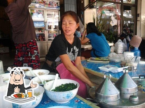 Restaurante ก๋วยเตี๋ยวปากหม้อเจ๊มุก, Phanom Sarakham - Opiniones del restaurante