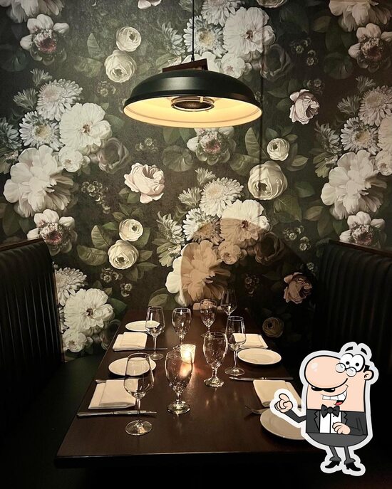 Regalia bar & restaurant, Chicago - Restaurant menu, prices and reviews