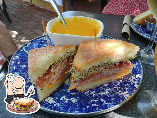 Yellow Canoe Cafe in Merrickville - Restaurant reviews