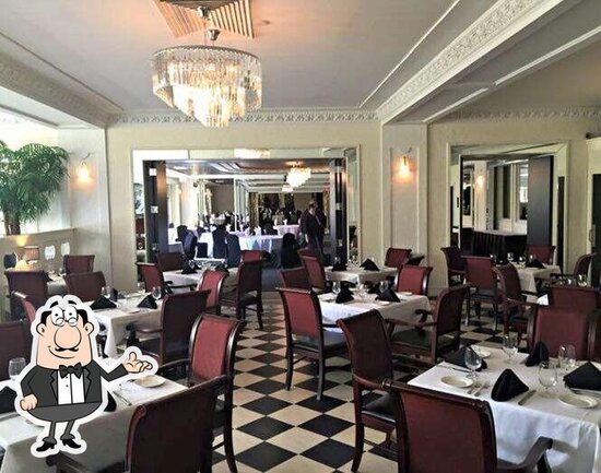 Menu at The Commodore Bar & Restaurant (Event Venue), Saint Paul