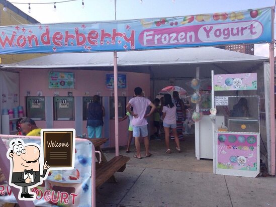 Wonderberry Frozen Yogurt, New York City - Restaurant menu, prices and ...