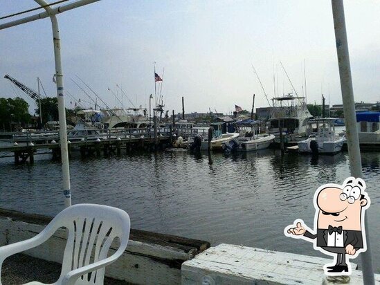 Tamaqua Bar & Marina, 84 Ebony Ct in New York City - Restaurant reviews