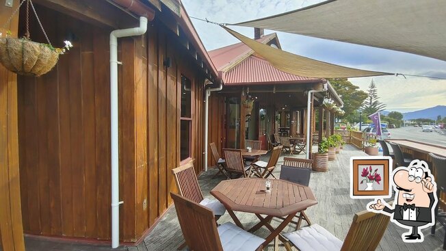 Nikau Cafe & Bar, Pohara - Restaurant menu, prices and reviews