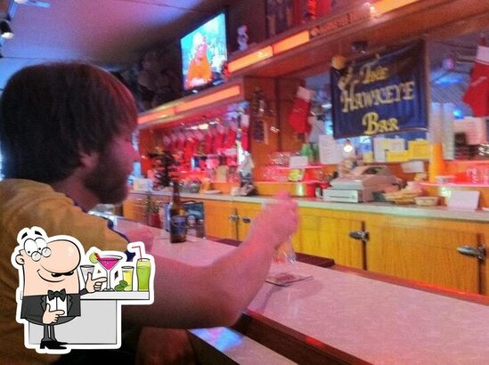 Hawkeye Bar in Mapleton - Restaurant menu and reviews