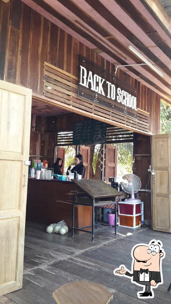 Menu at Back to School cafe, Pai