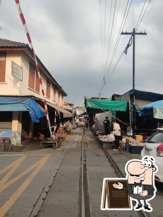 TAOBIN เต่าบิน ตลาดร่มหุบ สถานีรถไฟแม่กลอง, Mae Klong - Opiniones del ...