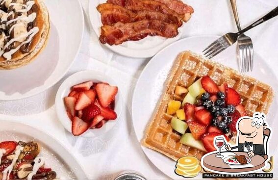 Stacked Pancake & Breakfast House Kitchener in Kitchener - Restaurant ...