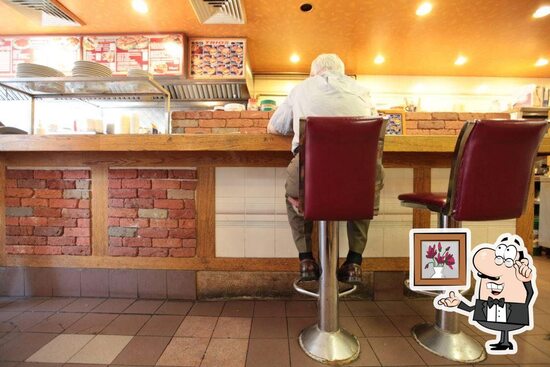 Canada Hot Dog in Montréal - Restaurant menu and reviews