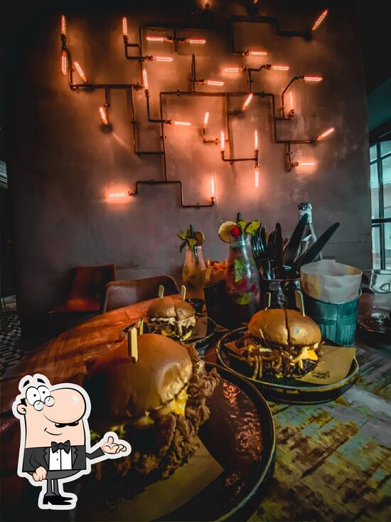 SHE BURGER- Dar al wasl, Dubai - Menú del restaurante, precios y reseñas