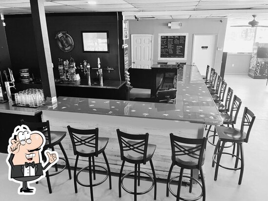 Half Moon Bar, Zephyrhills - Restaurant menu, prices and reviews