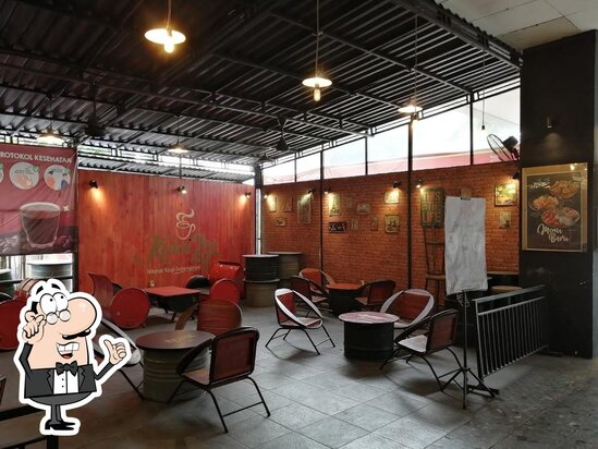 Kafe 27 Plaza Surabaya, Surabaya - Restaurant reviews