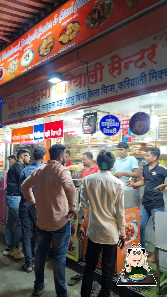 Shri mahalaxmi Pani patashe and sabudana khichdi, Indore - Restaurant ...