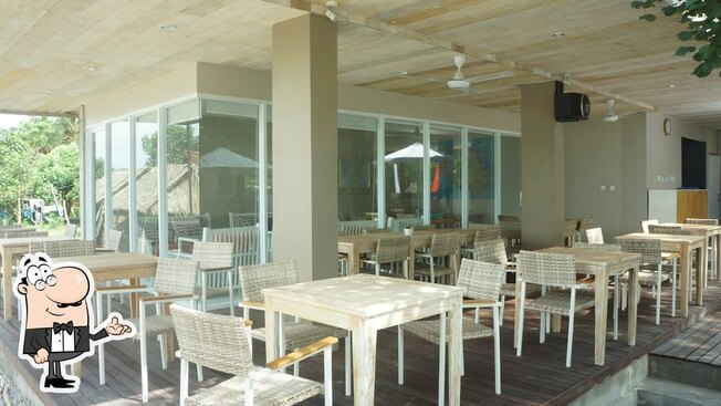 AMP Beach Club Dream Walk, Jungutbatu, 8FGW+WVH - Opiniones del restaurante