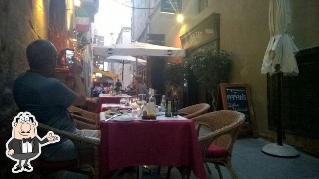 Menu at Papannis Restaurant, Valletta