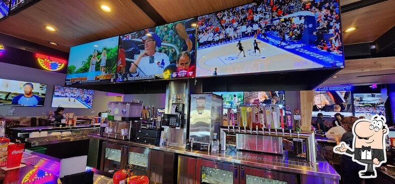 Pluckers Wing Bar, San Antonio - Restaurant menu, prices and reviews