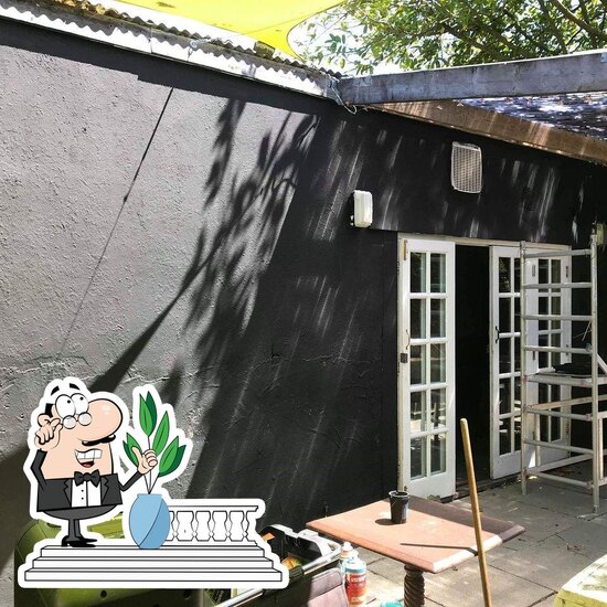 Beehive Bar, Helston - Restaurant menu, prices and reviews