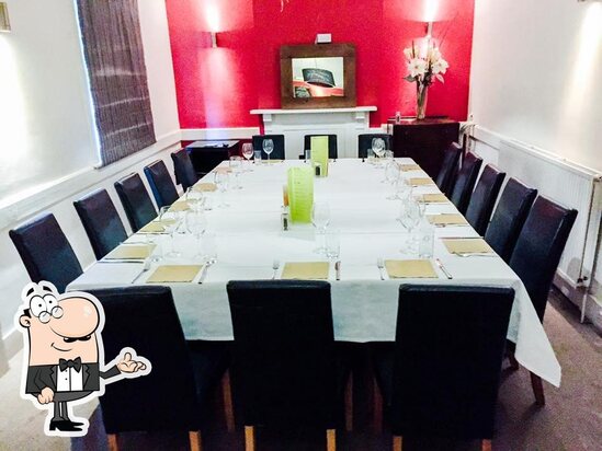 Menu at The Bee pub & bar, Windlesham
