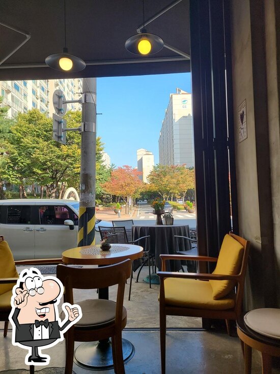 커피정류장 cafe, Suwon-si, 650-146 Mangpo-dong