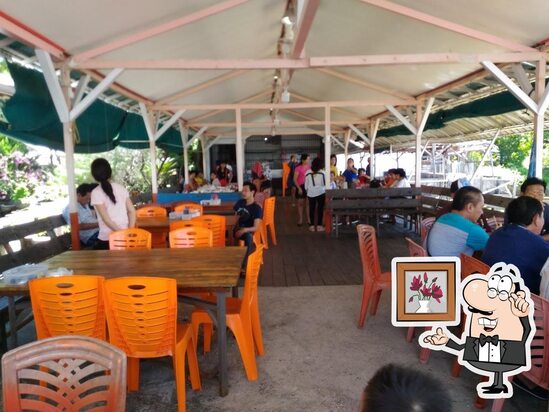 Warung Apung Ajun 亞雲水上餐廳, Pemangkat Kota - Restaurant menu, prices and ...