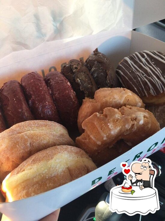 Detroit Donut, 11660 E Eleven Mile Rd in Warren - Restaurant reviews