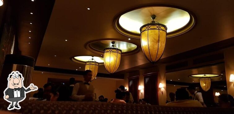 Flavours Restaurant, Rajkot, Dr. Yagnik Road Corner - Restaurant reviews