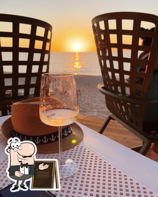 Emerald Beach Club, Li Junchi - Restaurant reviews