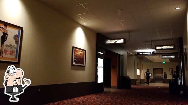 Cinemark North Haven and XD in North Haven - Restaurant reviews