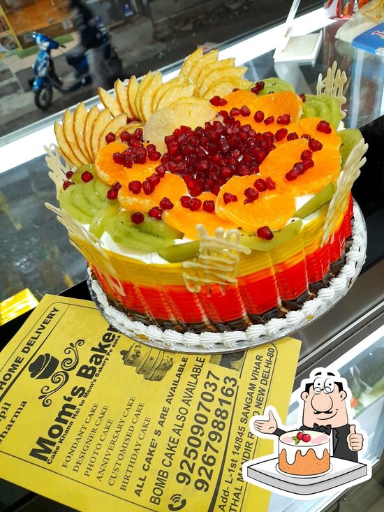 Menu at Mom's bakery, New Delhi, L-1st 14
