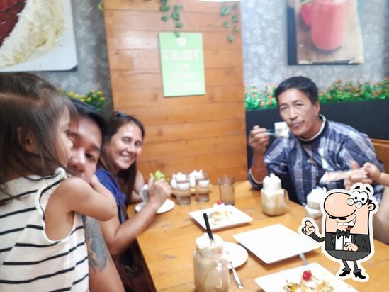 Menu at Shakey's Pizza restaurant, Cebu City, Gov. M. Cuenco Ave