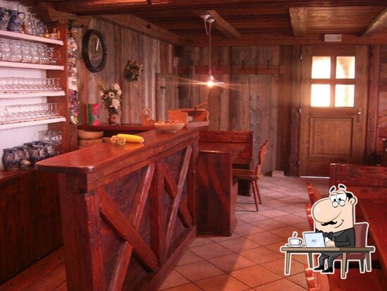 Buschenschank Huberhof des Pradi Simon restaurant, Pinzago - Restaurant ...