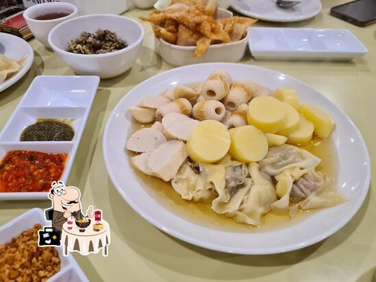 Menu at Sanlong Steamboat restaurant, Surabaya