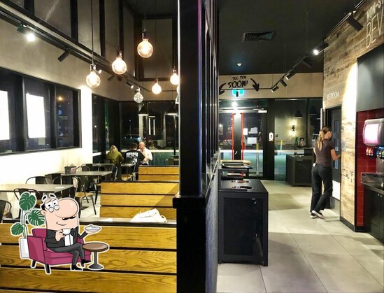 Carl's Jr. Molendinar, Molendinar - Restaurant menu, prices and reviews