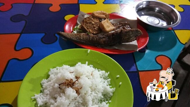 Restaurante Pecel Lele Rojo Roso, Air Jamban - Opiniones del restaurante