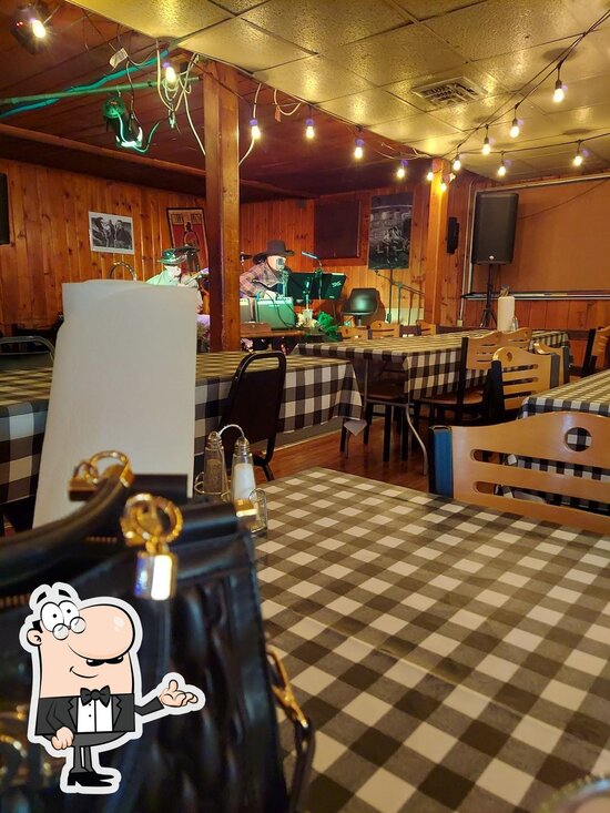 D-Mac's at the Lake, Hauser - Restaurant menu, prices and reviews