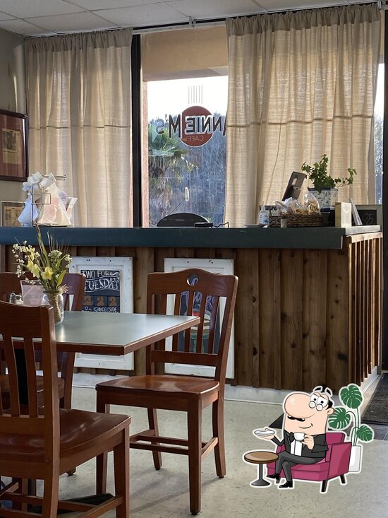 Annie M’s Cafe, Flora - Restaurant menu, prices and reviews