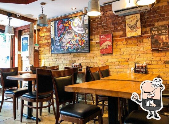 Hogtown Smoke in the Beach, Toronto - Restaurant menu, prices and reviews