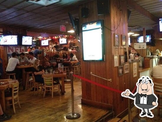 Hooters, 211 W 56th St in New York City - Restaurant menu and reviews