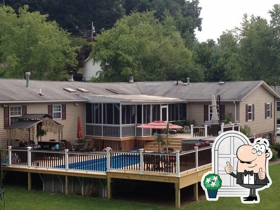 Faris Deck Side Resort, Suan Terrace in Clarksburg - Restaurant reviews