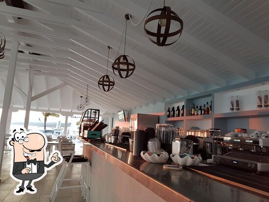 Beach Bar Legend, Nea Roda - Restaurant reviews