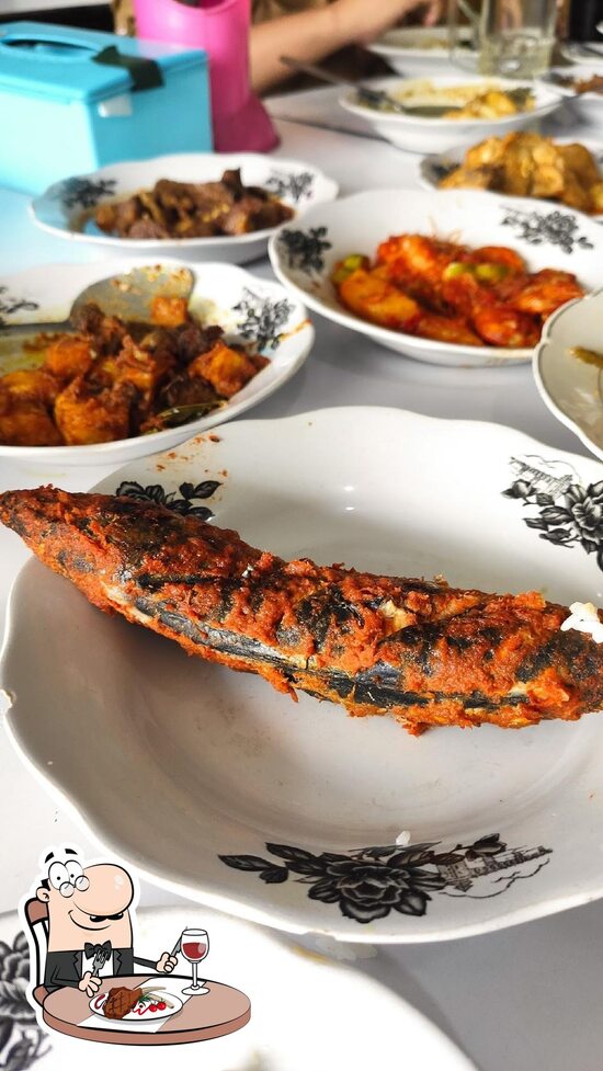 RM AINA PUTRI MINANG restaurant, Way Huwi - Restaurant reviews