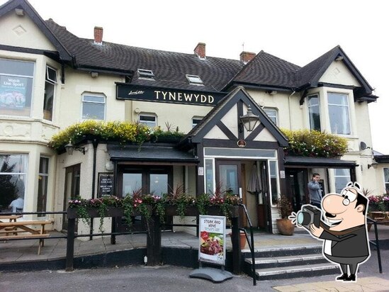 Menu at Tynewydd Inn pub & bar, Barry