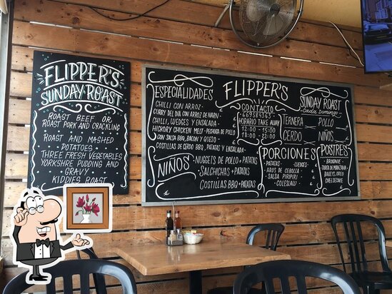 Menu at Flippers restaurant, Cala Llonga