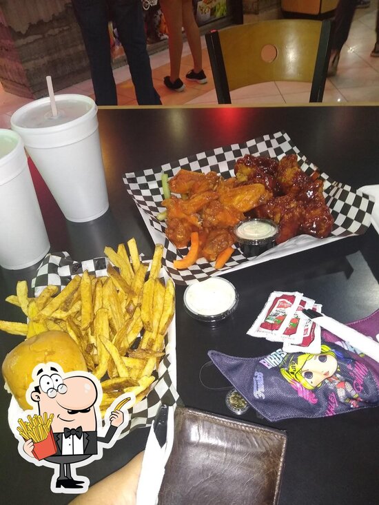 Menu at Cesar's Wings (Plaza Fiesta) restaurant, Matamoros, Av Longoria ...